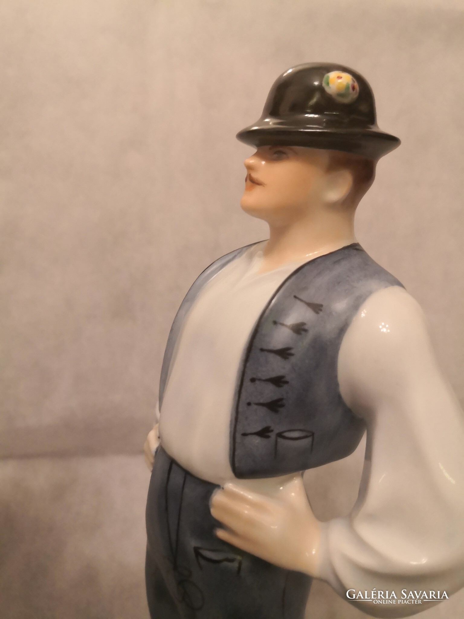 Herendi 'A Nagy Legény' figura, Báhnó Pál terve - Porcelán | Galéria ...