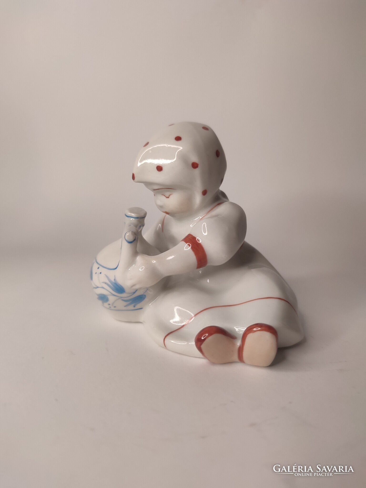 Zsolnay Annuska korsóval porcelán figura - Porcelán | Galéria Savaria ...