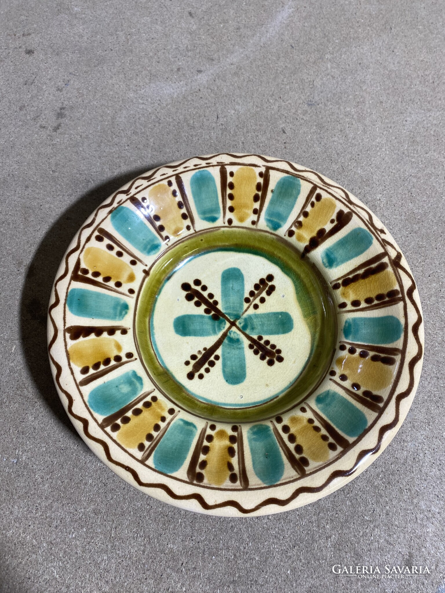 Korondi kerámia disztál, 22 x 5 cm-es nagyságú, gyűjtőknek. 2311 ...