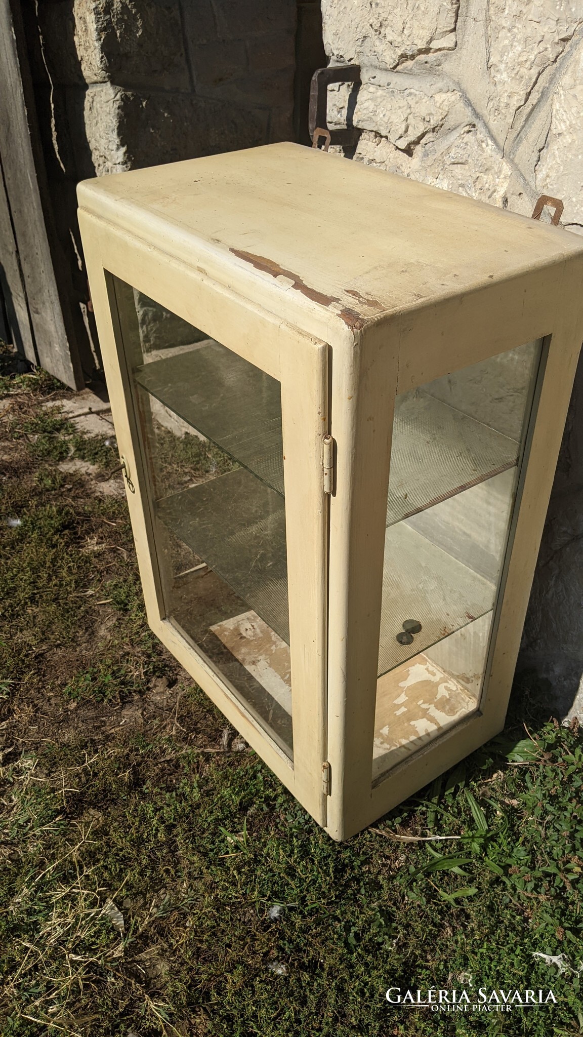 Fali vitrin, téka - Bútor | Galéria Savaria online piactér - Vásároljon ...