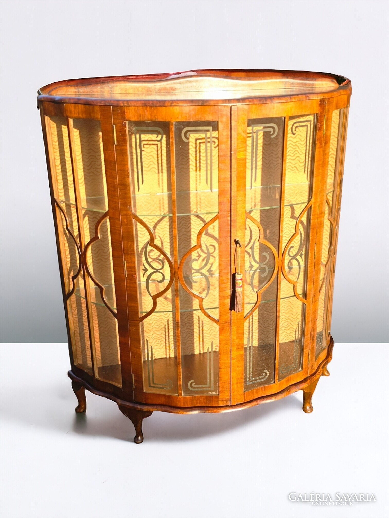 Íves elejű antik vitrin A981 - Bútor | Galéria Savaria online piactér ...