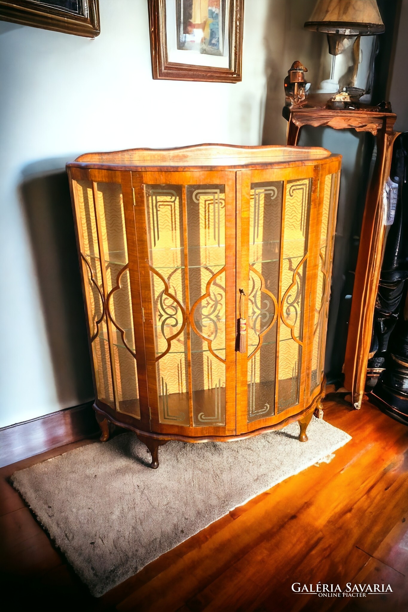 Íves elejű antik vitrin A981 - Bútor | Galéria Savaria online piactér ...
