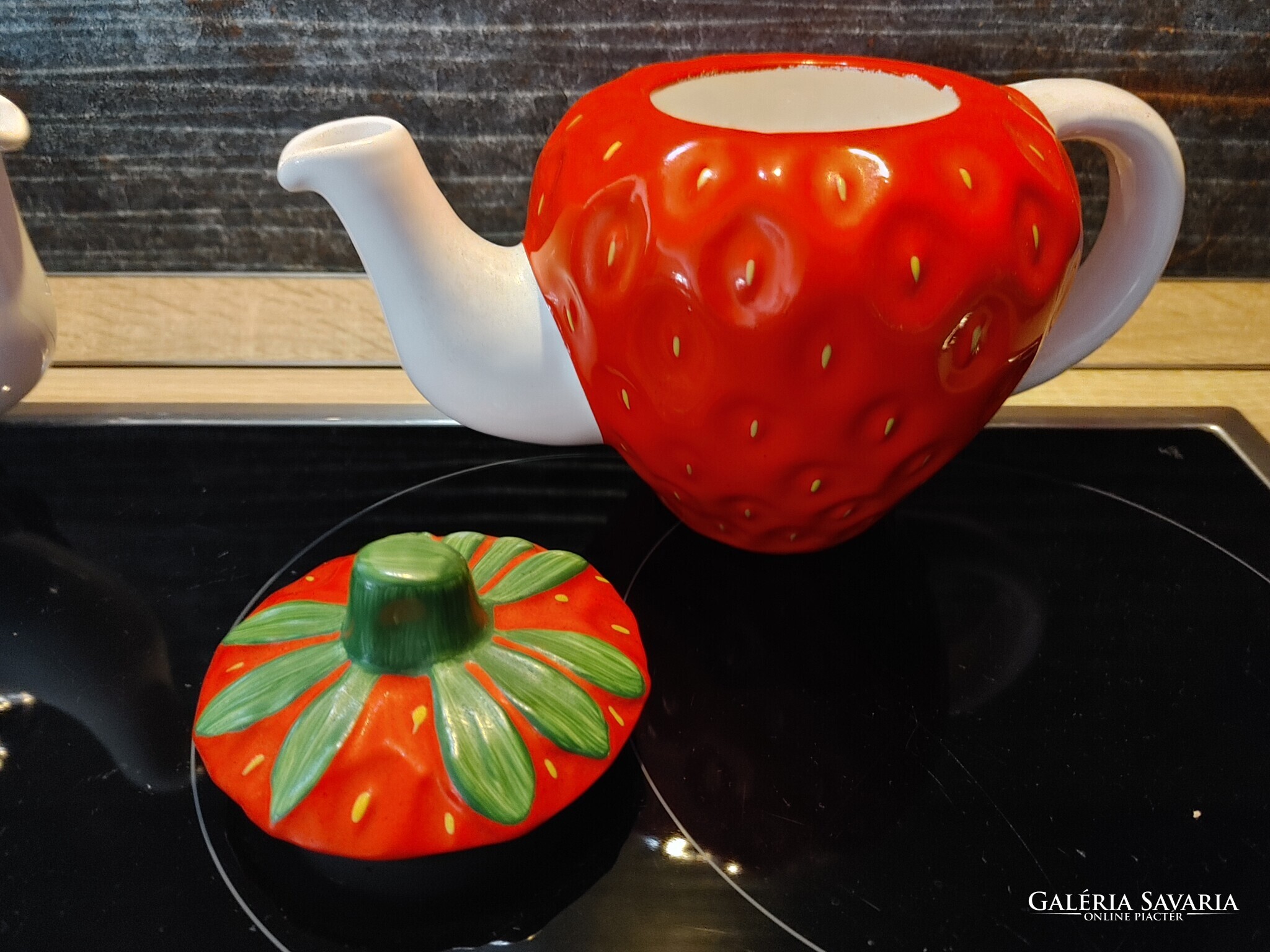 PICKWICK eper szamóca gyümölcs formájú teás kannák 4500Ft/db - Porcelán | Galéria Savaria online ...