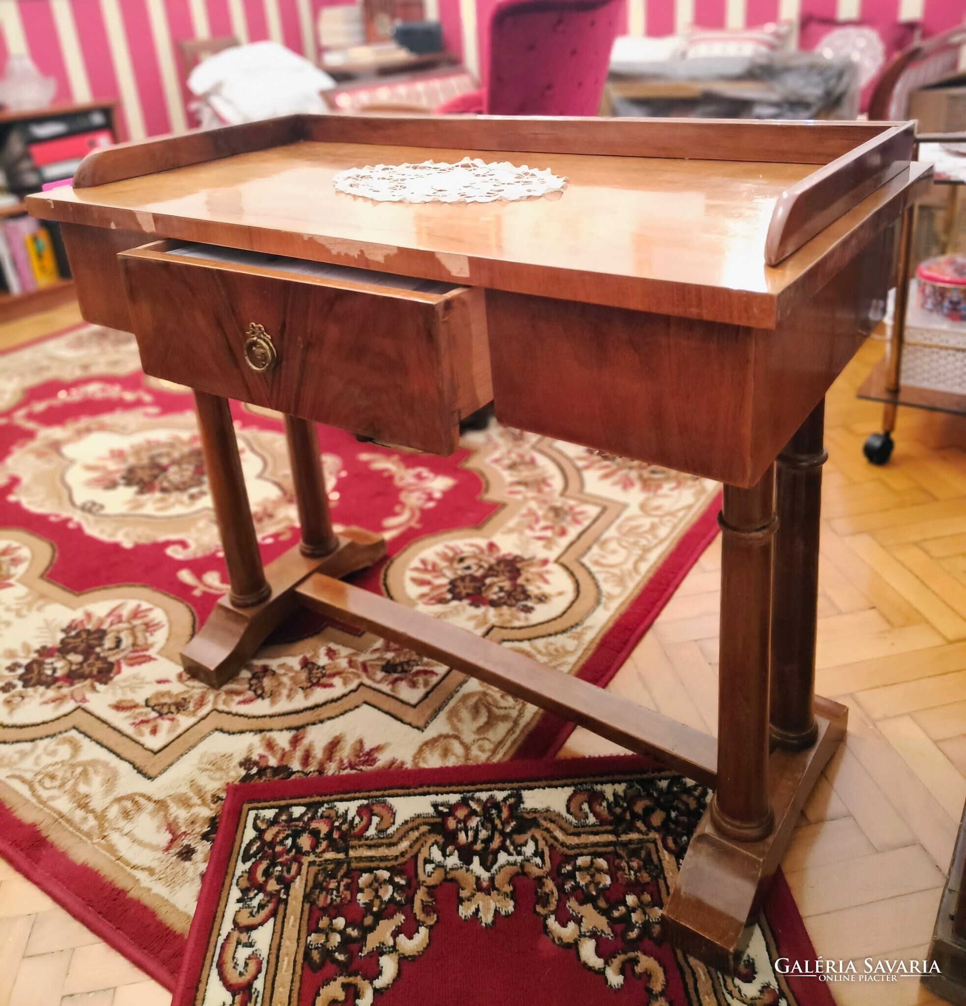 Vintage fa íróasztal eladó – klasszikus elegancia - Bútor | Galéria Savaria online piactér ...