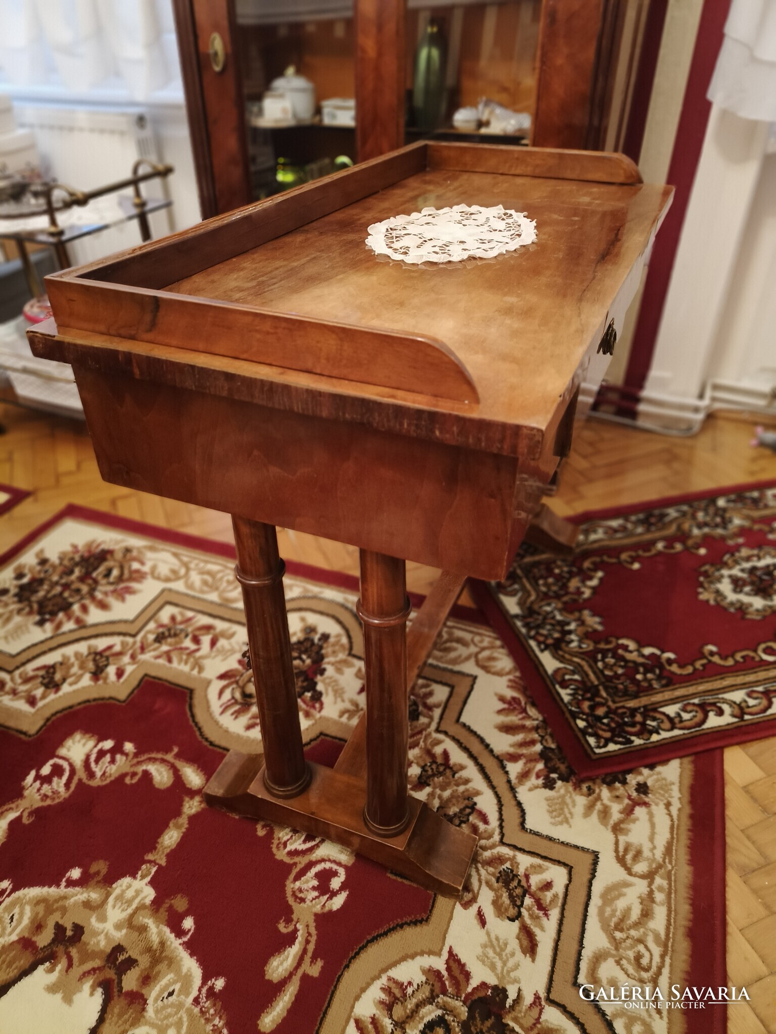 Vintage fa íróasztal eladó – klasszikus elegancia - Bútor | Galéria Savaria online piactér ...