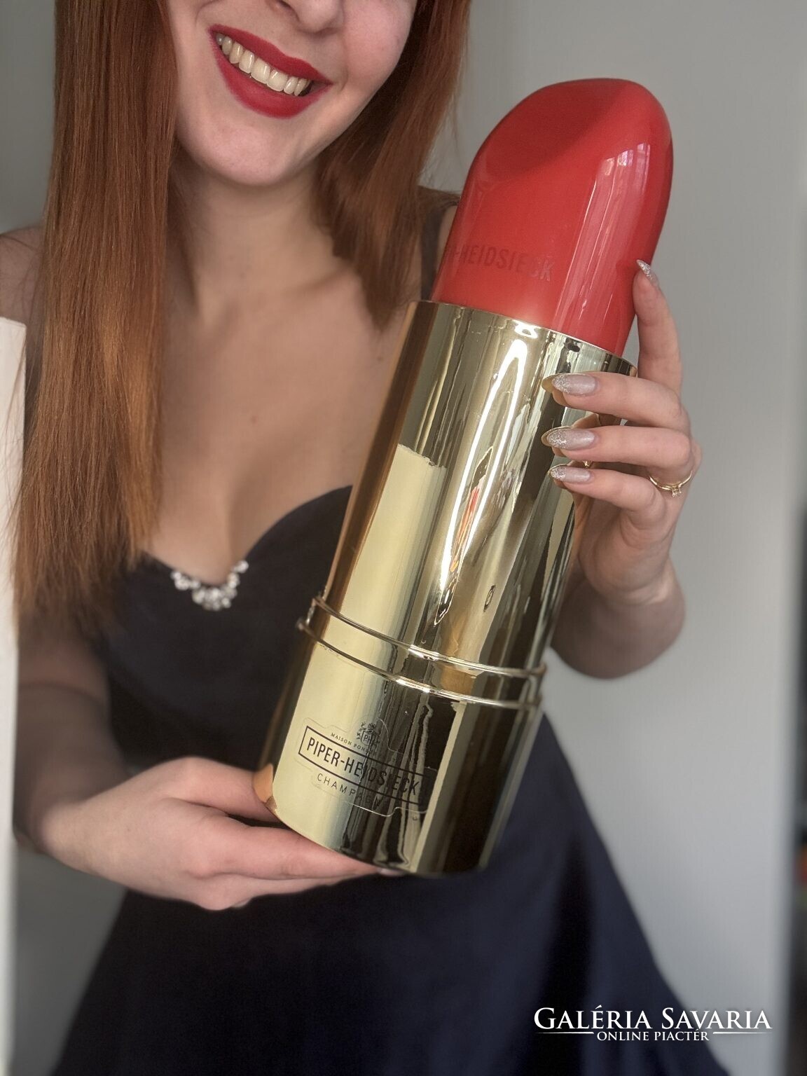Piper-Heidsieck The Lipstick Edition: Rúzs alakú díszdoboz egy palack ...