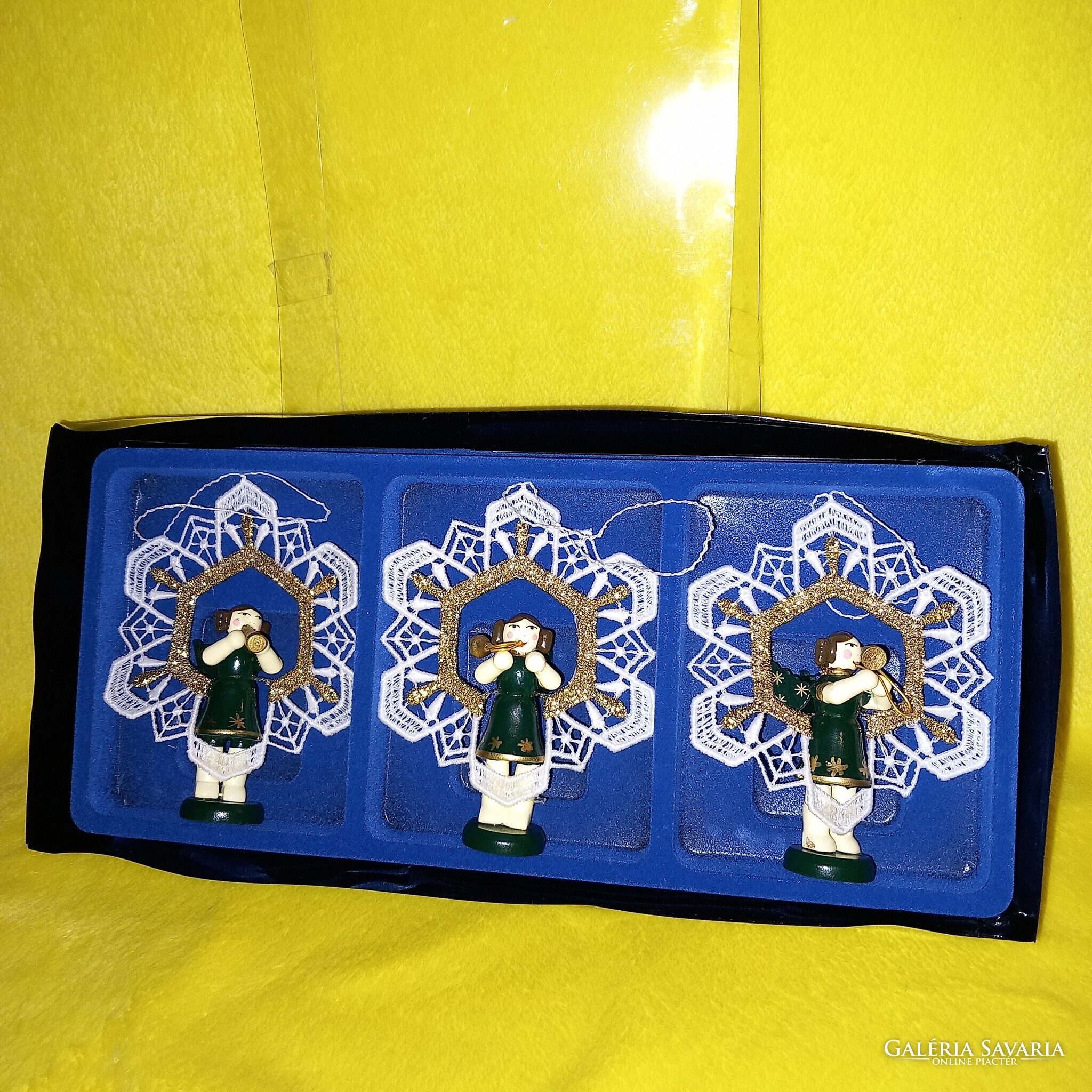 "Trombitázó fa angyalok csipke keretben.". Régi karácsonyfadísz ...