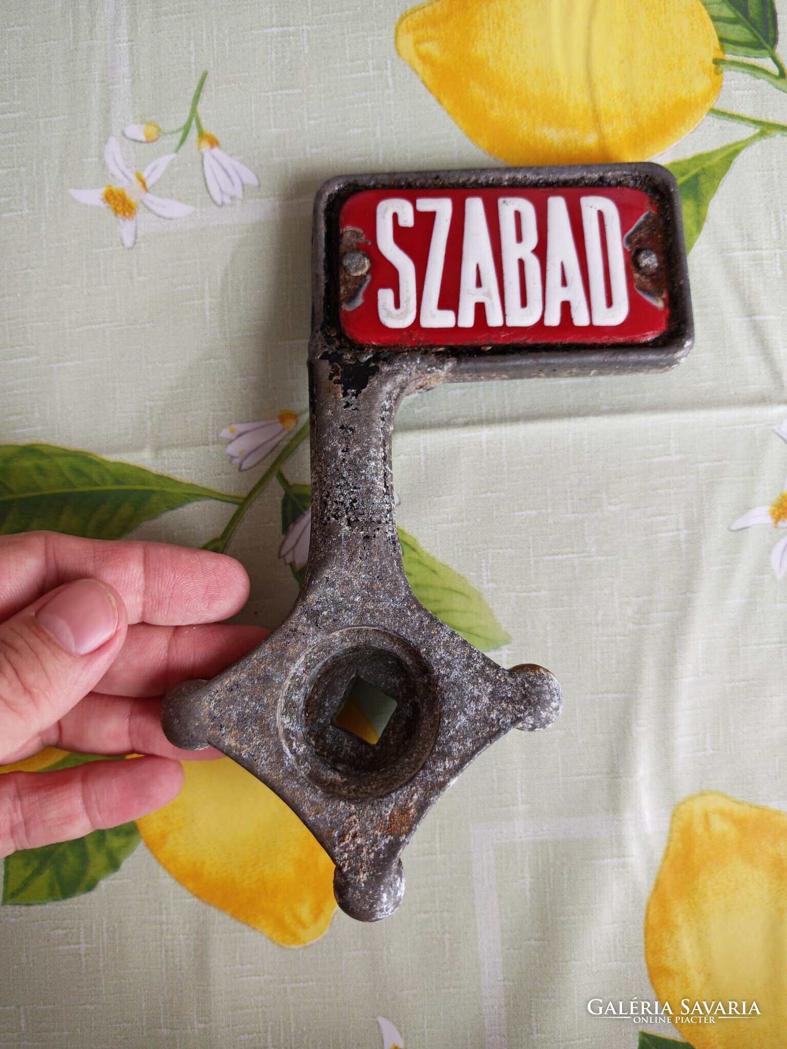 Eladó egy régi veterán zománcos Taxi szabadjelző kar,tábla.. - Egyéb ...